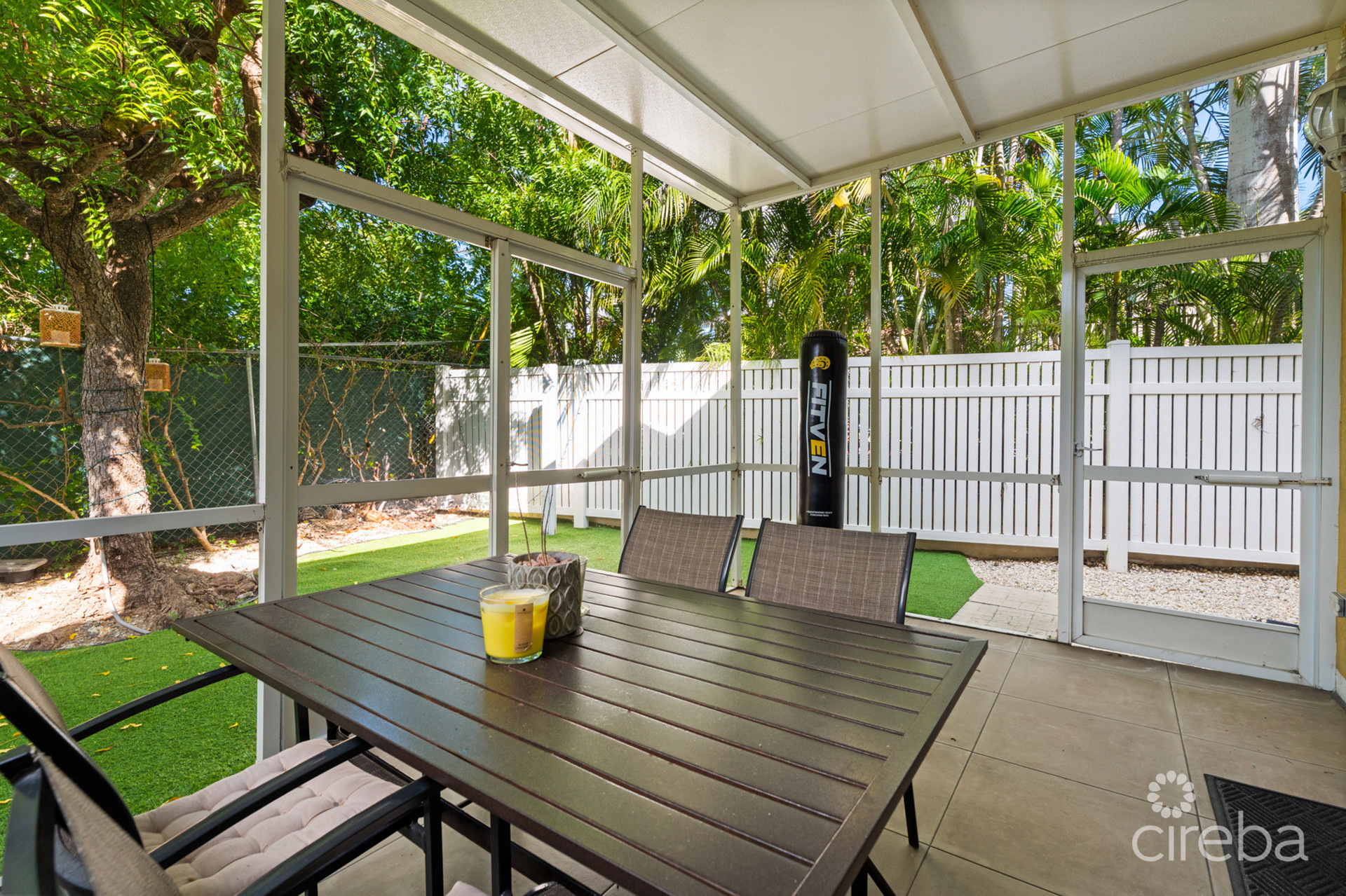 Fountain Court 3 Bed Plus Den | Provenance Properties